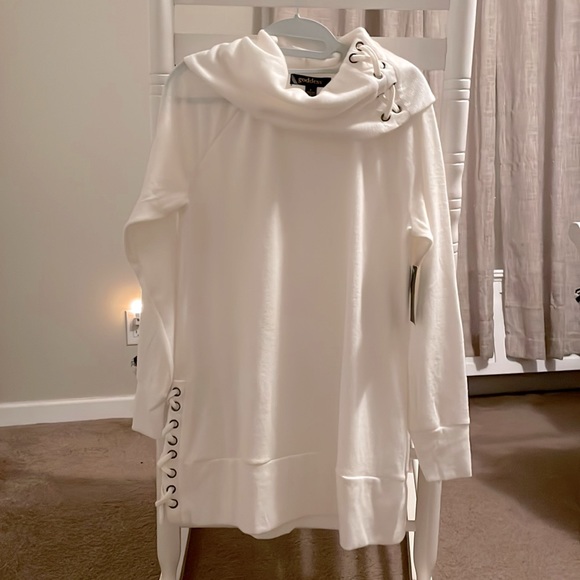Goddess | Sweaters | White Long Sleeved Turtle Neck | Poshmark